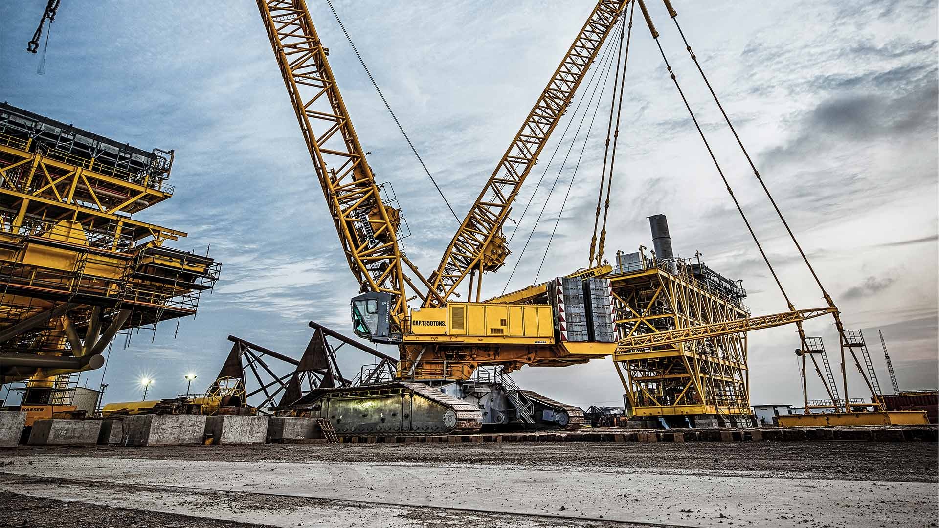 Manpower Solutions for Licensed Crane Operators - 2M Crane Supply Manpower